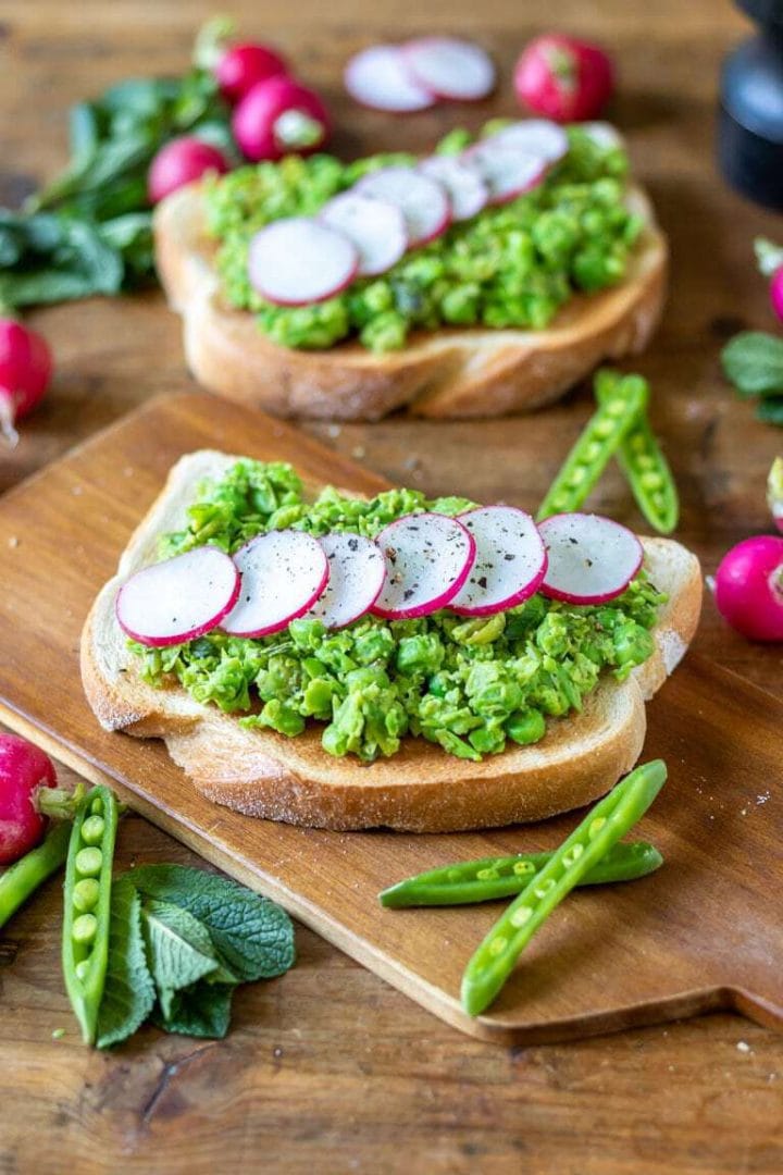 Peas on Toast with Mint and Radishes - Veggie Desserts