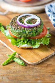 Spinach and Pea Burgers - Veggie Desserts