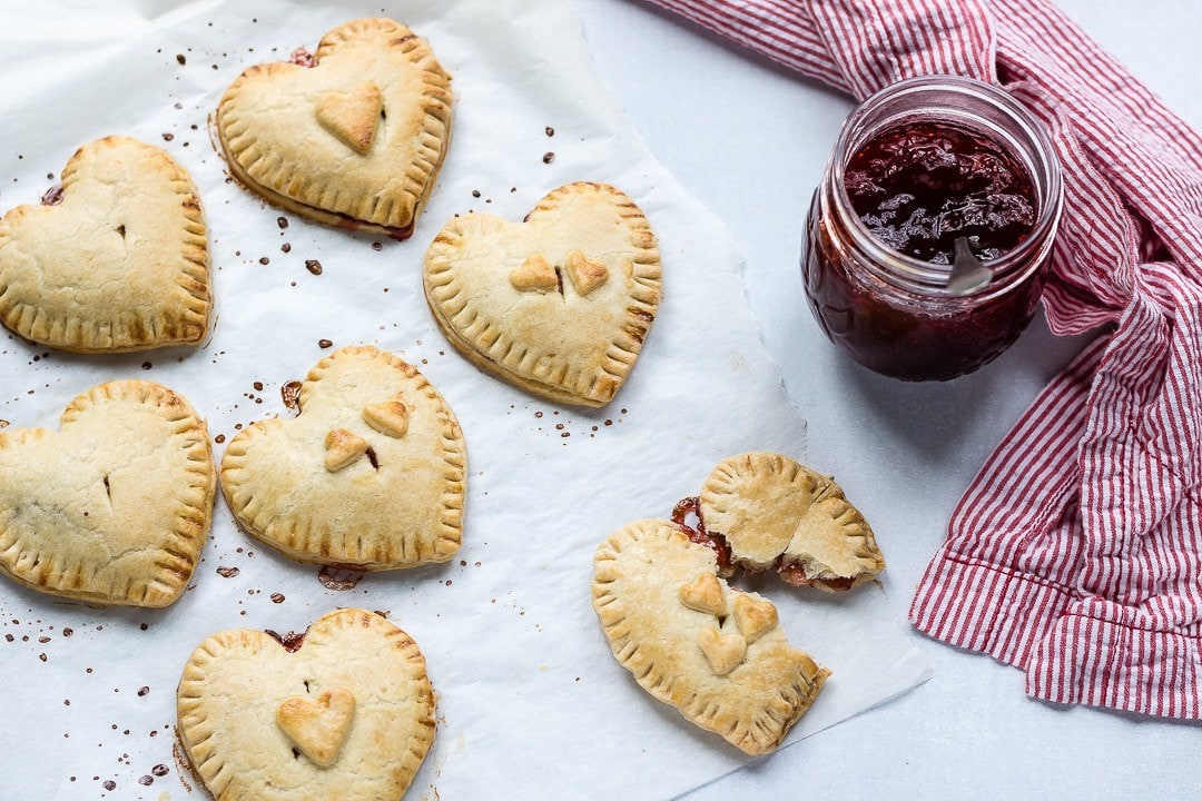 Easy Jam Hand Pies (3 Ingredients) - Veggie Desserts