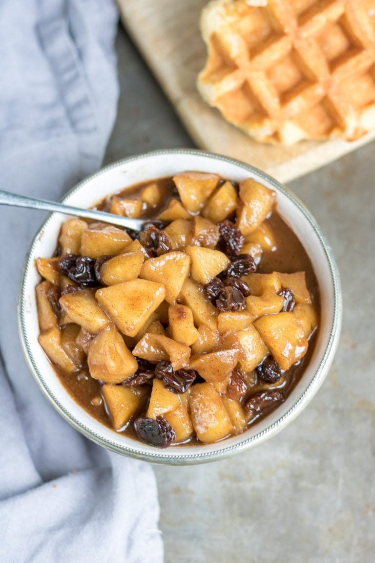 Cinnamon Apple Compote with Raisins - Veggie Desserts