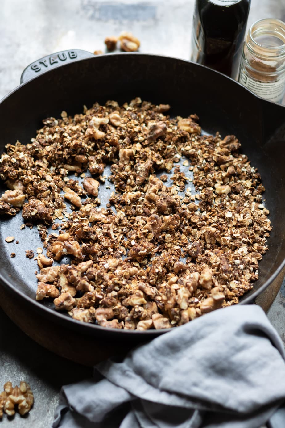 Walnut Granola Breakfast Parfait - Veggie Desserts