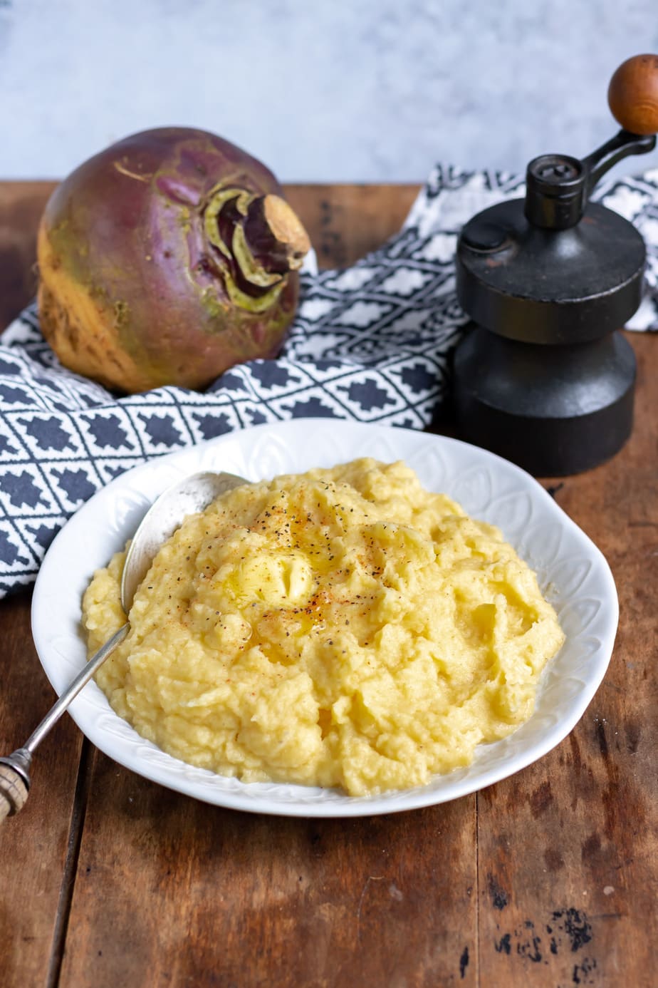 Easy Creamy Mashed Swede - Veggie Desserts
