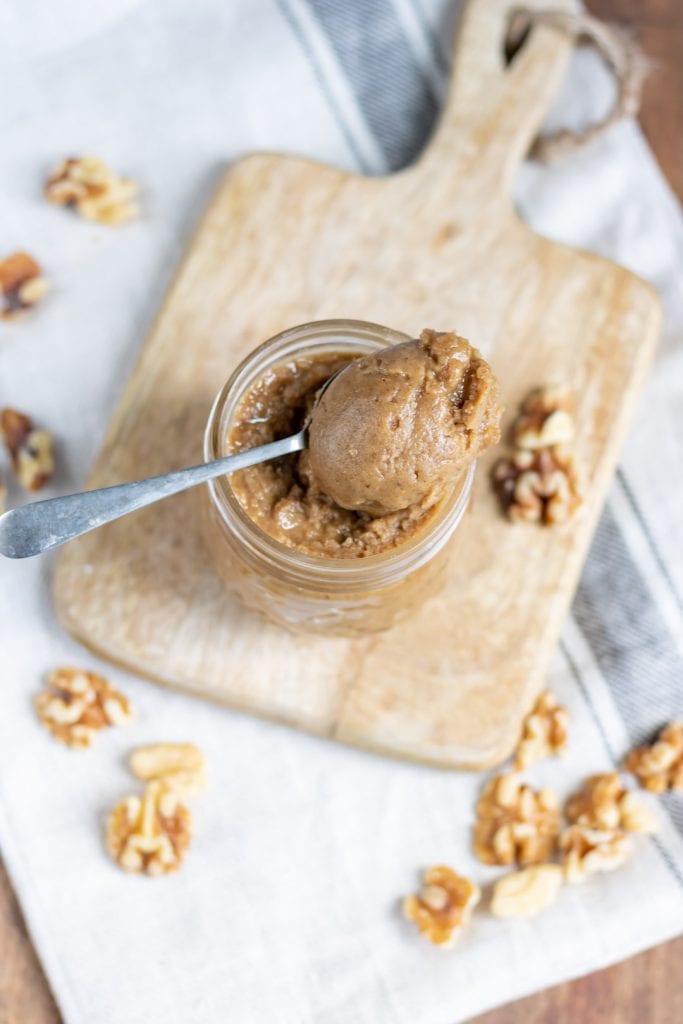 Walnut Butter with Maple and Cinnamon - Veggie Desserts