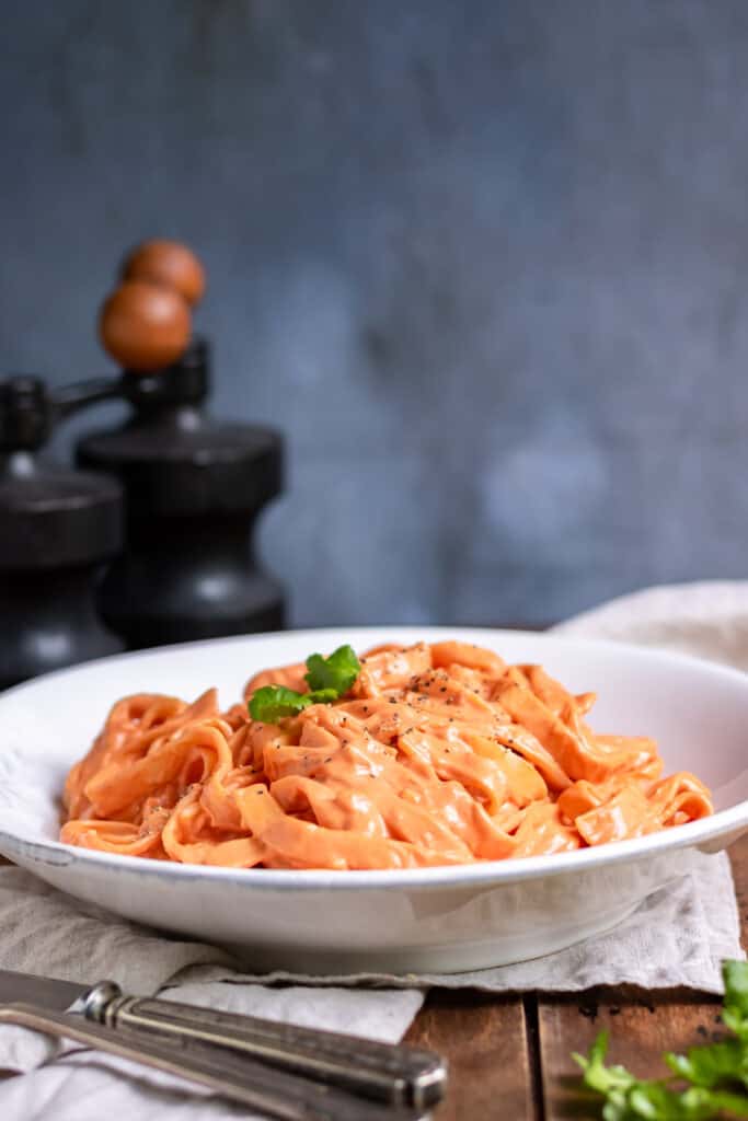 Pink Sauce Pasta (Rosatella Sauce) - Veggie Desserts