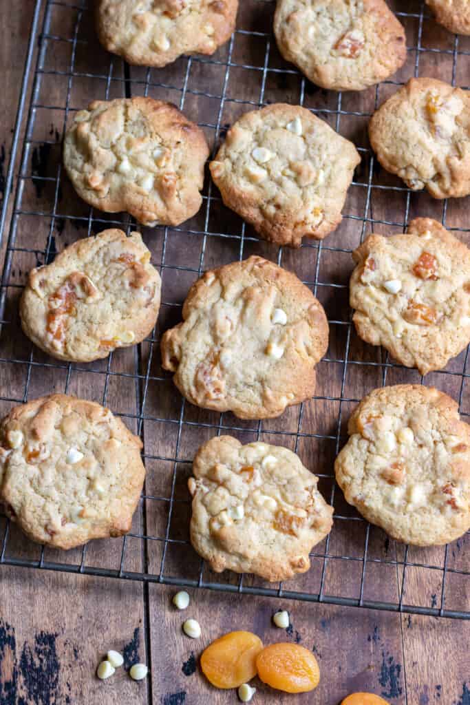 Apricot Cookies with White Chocolate - Veggie Desserts