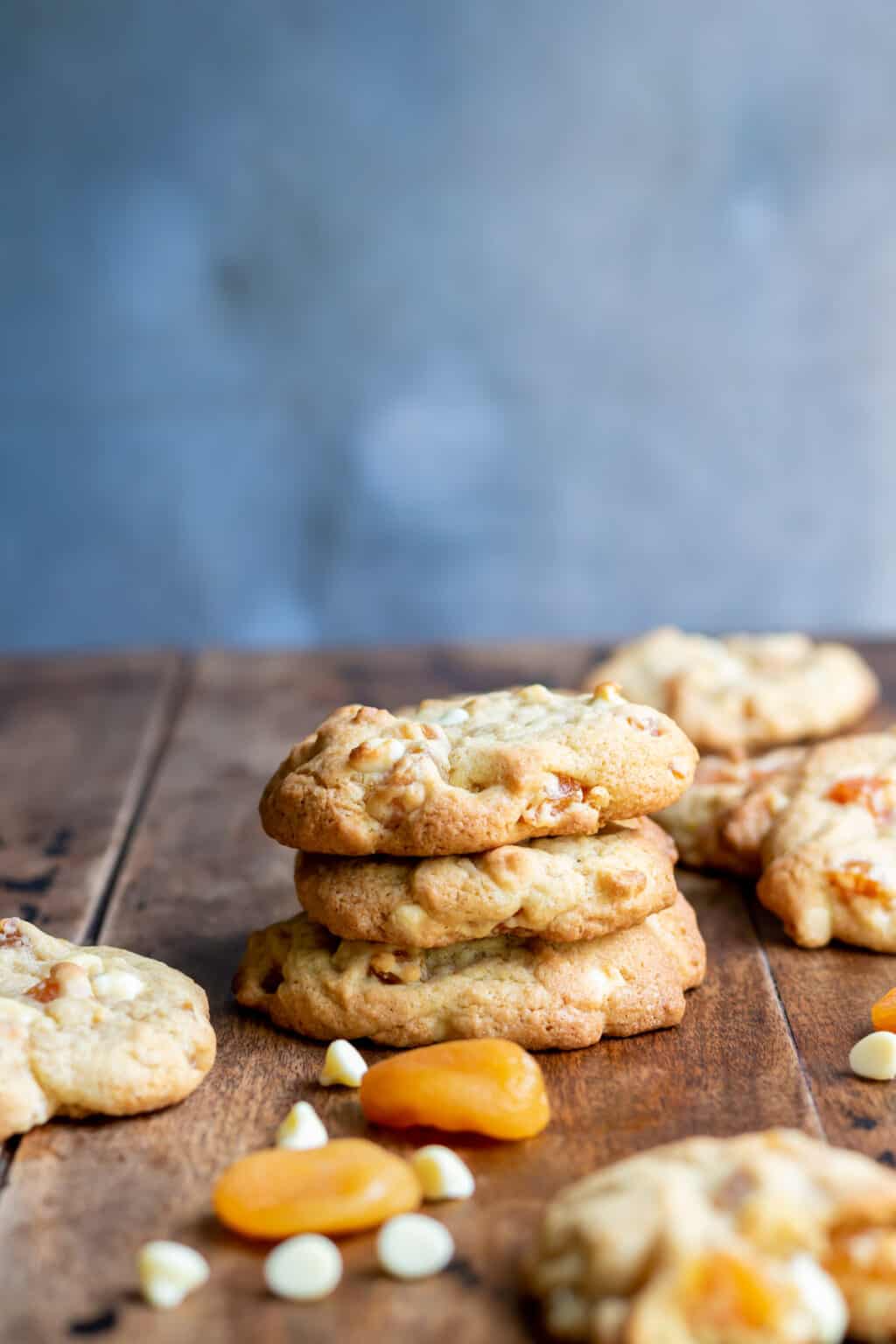 Apricot Cookies with White Chocolate - Veggie Desserts