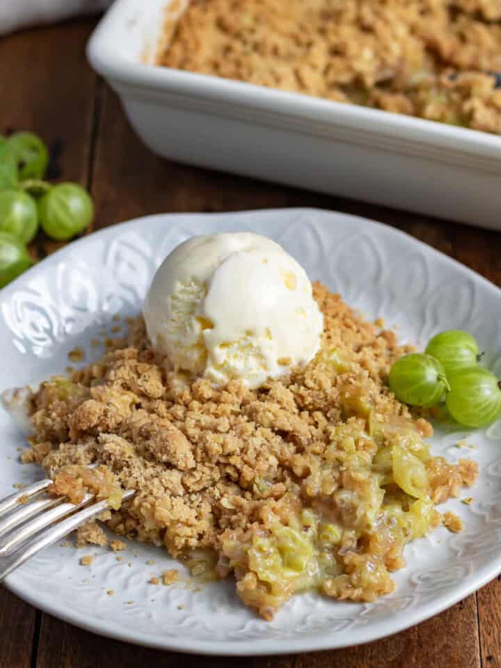 Fig and Pear Crumble with Meringue Topping - Veggie Desserts